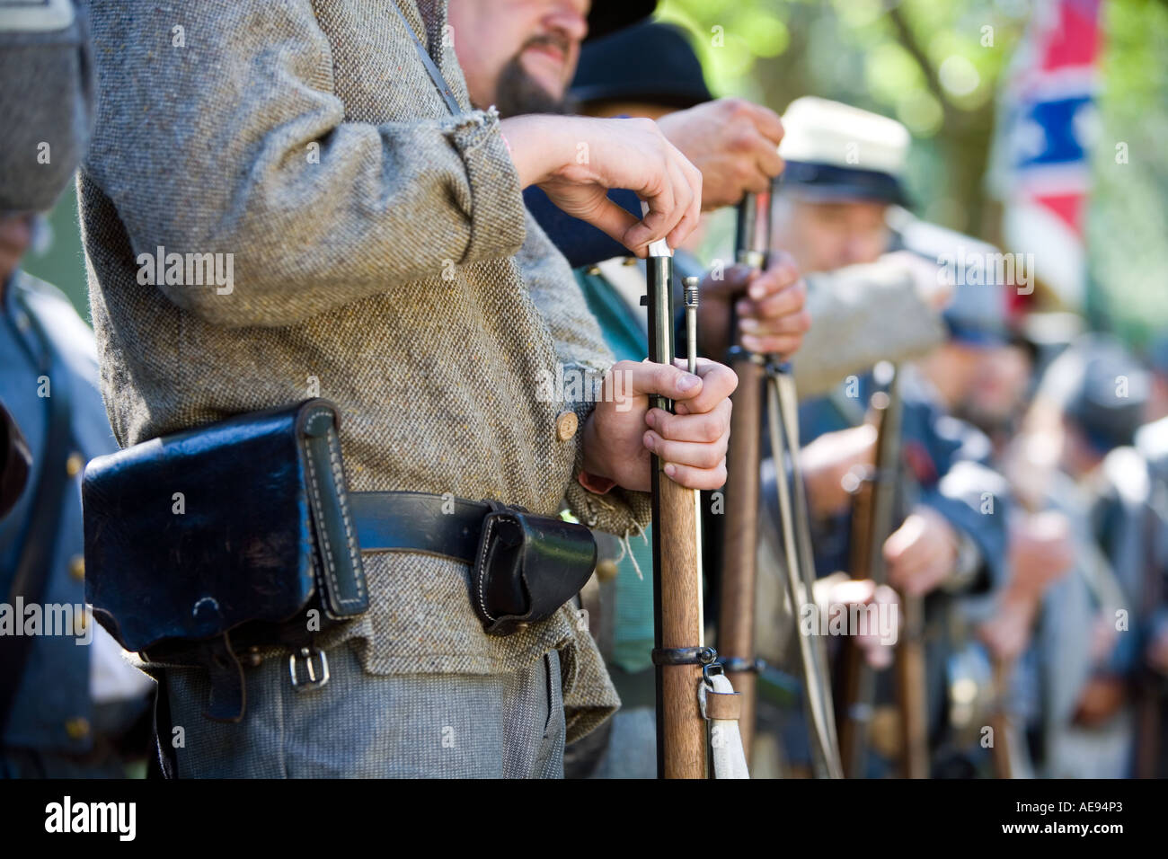 Confederate re-enactors load muskets Stock Photo - Alamy