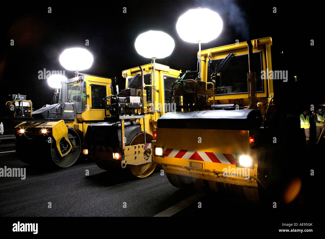Night roadworks hi-res stock photography and images - Alamy