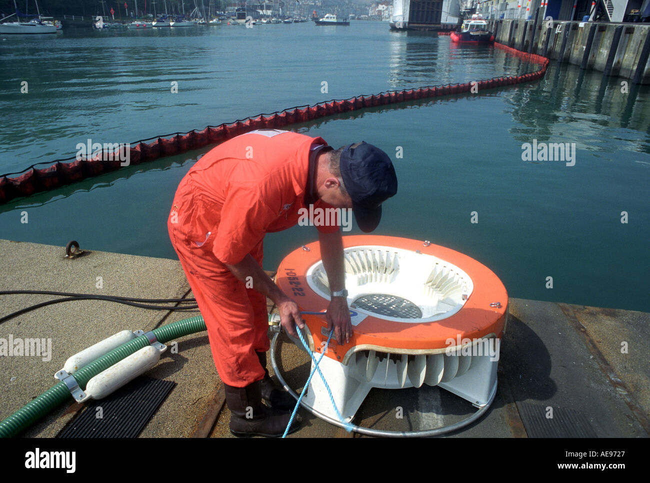 Oil spill recovery equipment and worker Stock Photo - Alamy