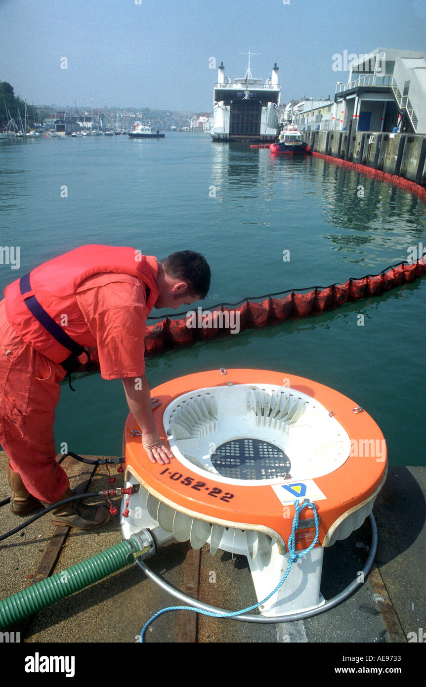 Oil spill recovery equipment and worker Stock Photo - Alamy