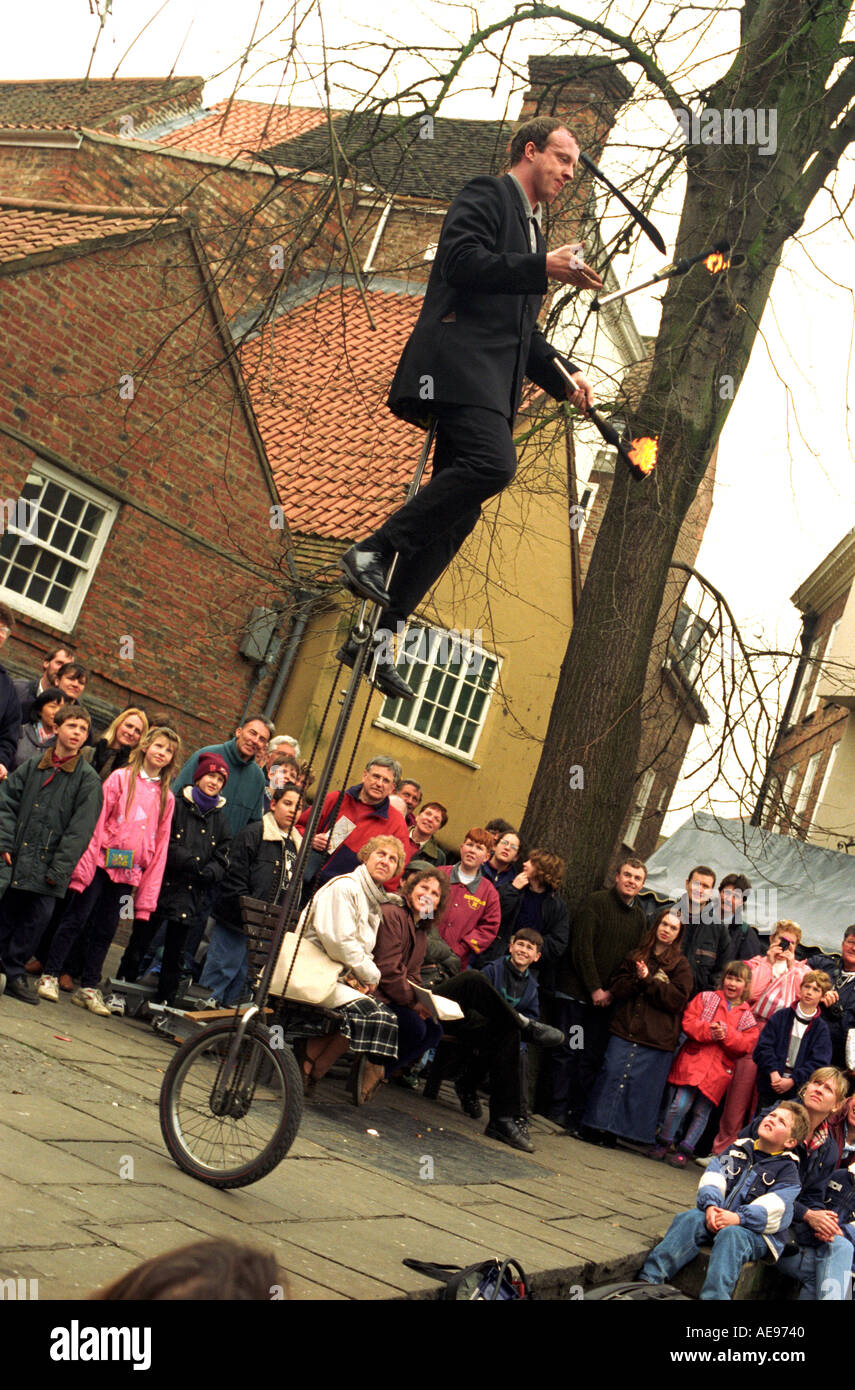 A juggler entertains the crowd in York Britain UK Stock Photo - Alamy