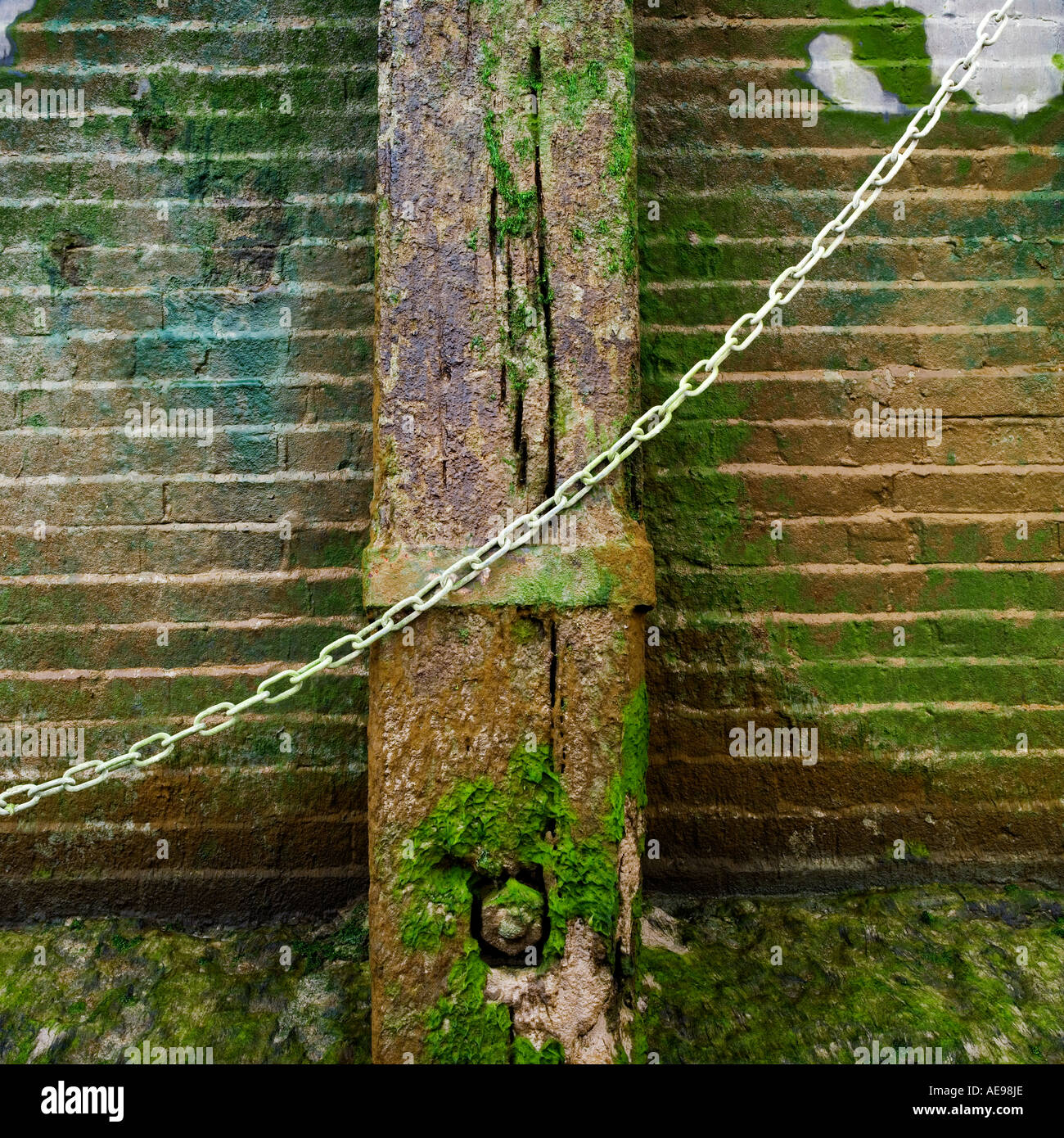 Thames damp river wall, beam and chain texture detail Stock Photo - Alamy