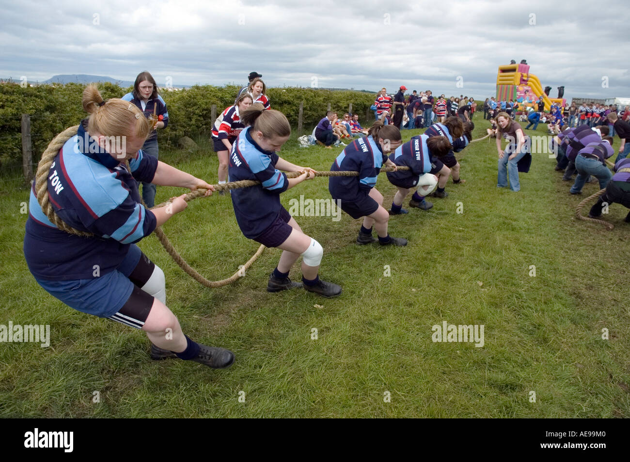 Test of strength tug of war hi-res stock photography and images - Alamy