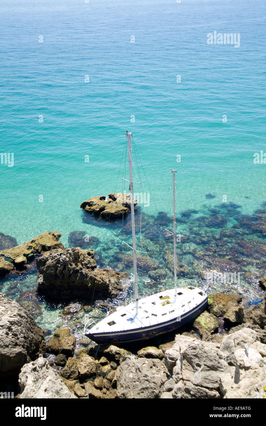 Shipwrecked sailboat hi-res stock photography and images - Alamy