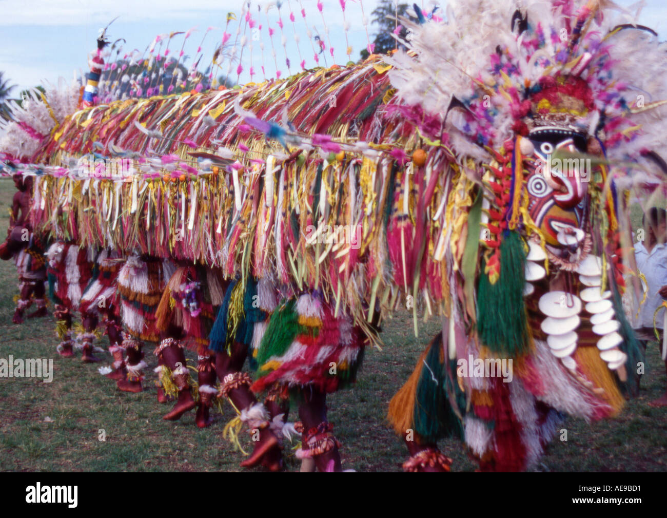 dancers at the madang mask festival papua new guinea Stock Photo - Alamy