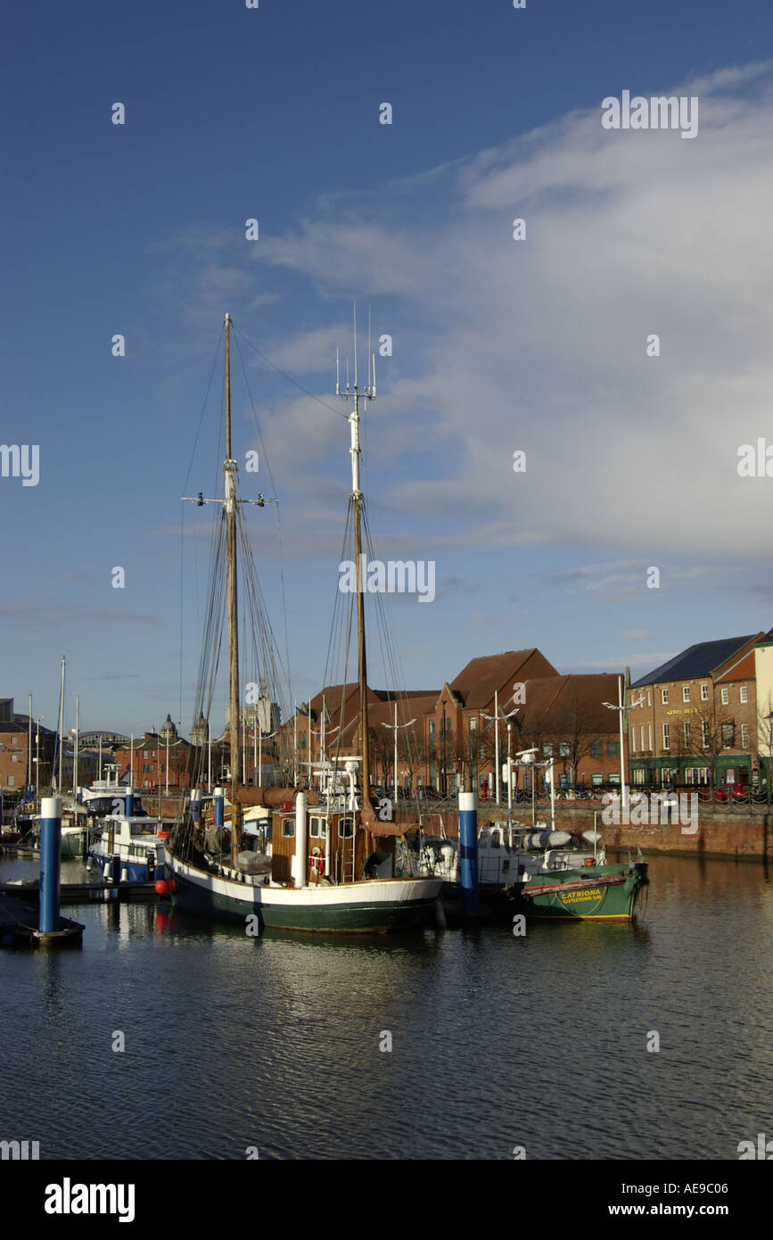 Hull harbour yorkshire hi-res stock photography and images - Alamy