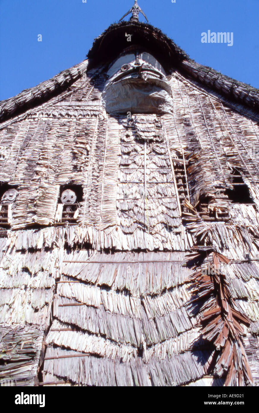 roof of a sepik spirit house papua new guinea Stock Photo - Alamy