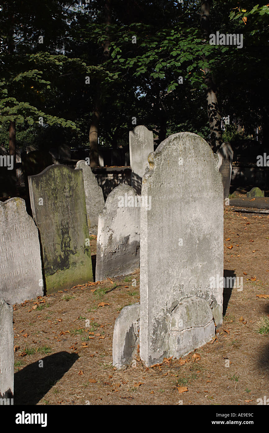 Bunhill Fields Burial Grounds in London founded in the 17th century ...