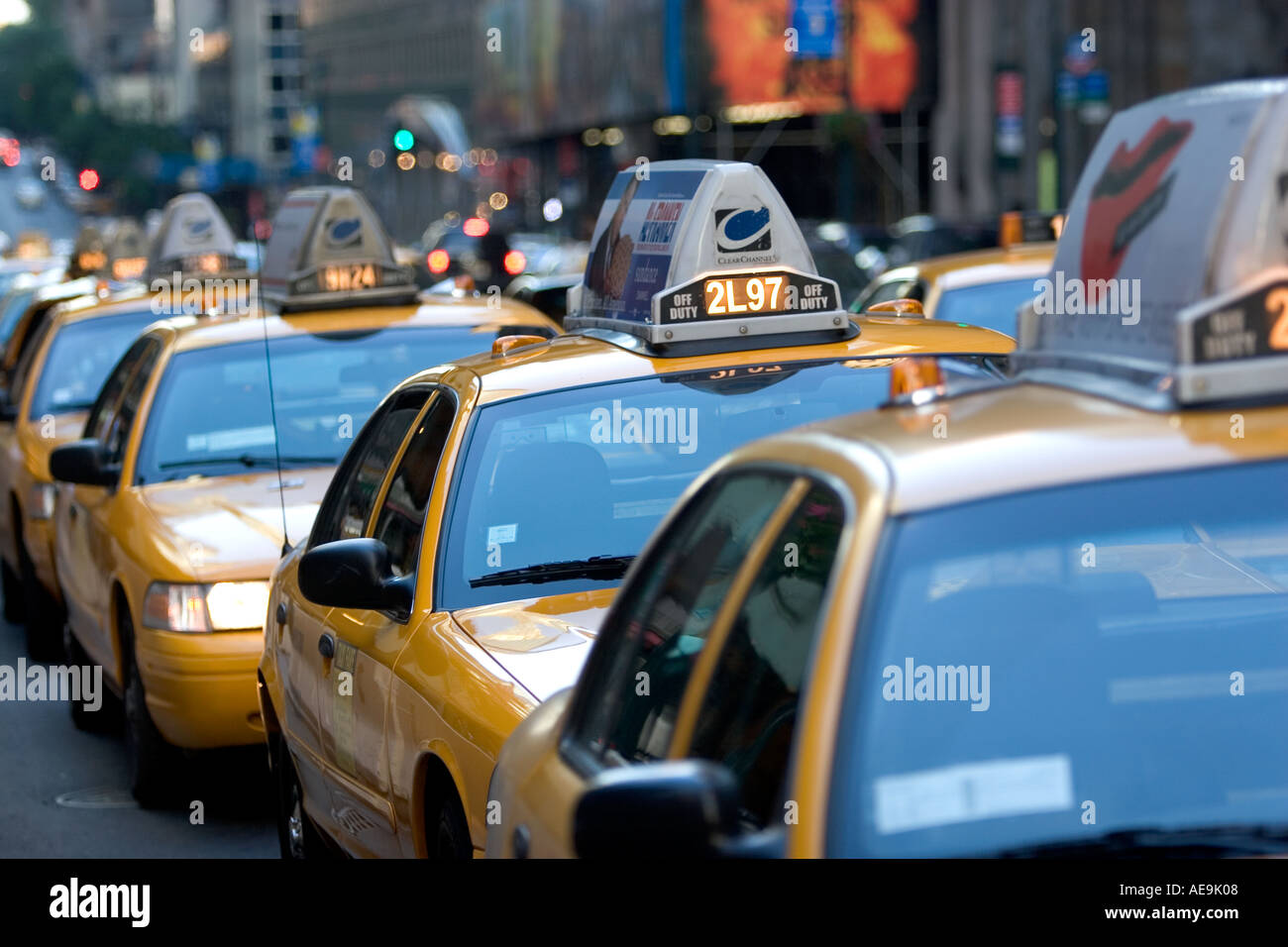 New york taxi stand hi-res stock photography and images - Alamy