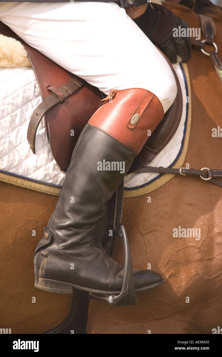 Leg show hi-res stock photography and images - Alamy