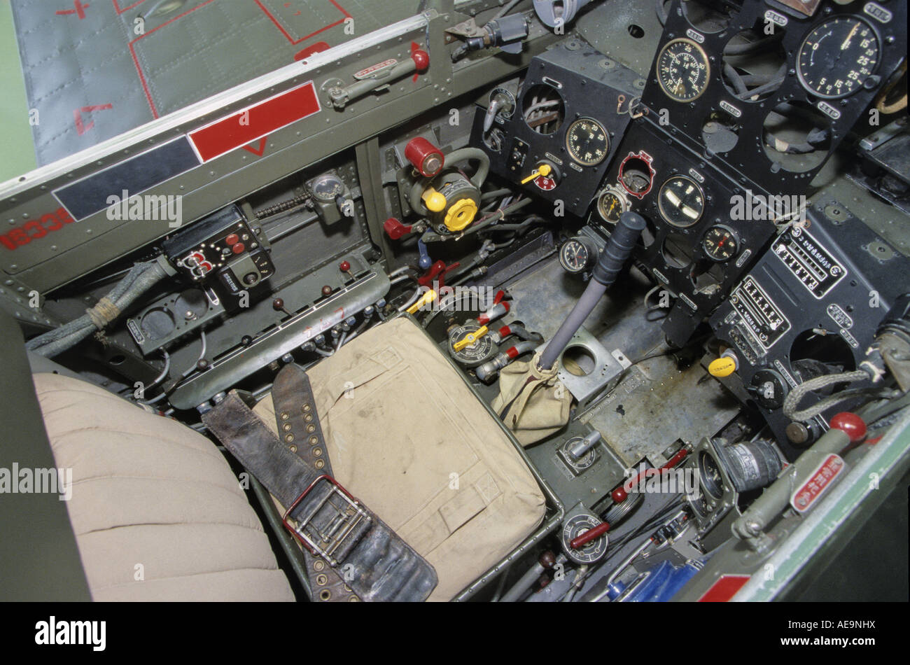 Cockpit kawasaki ki 100 type 5 imperial hi-res stock photography and ...