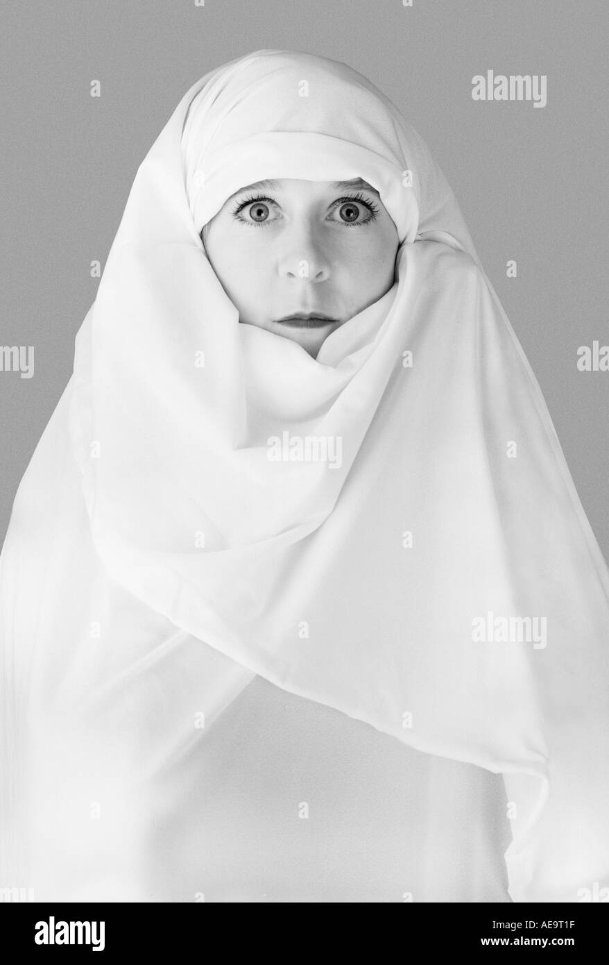 Woman in white burkah Stock Photo - Alamy
