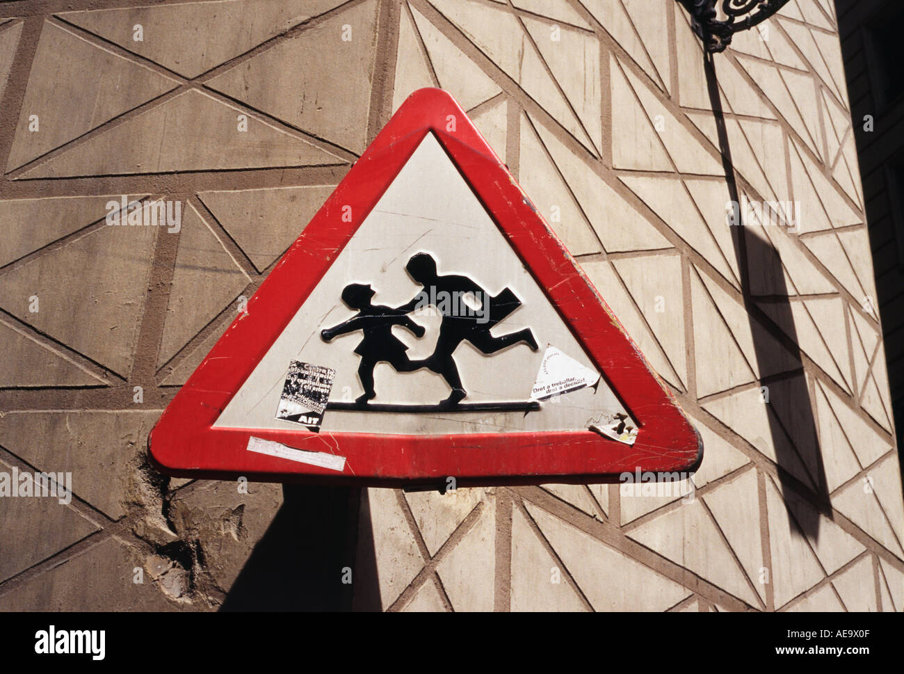Children crossing warning sign in Barcelona Spain Stock Photo - Alamy
