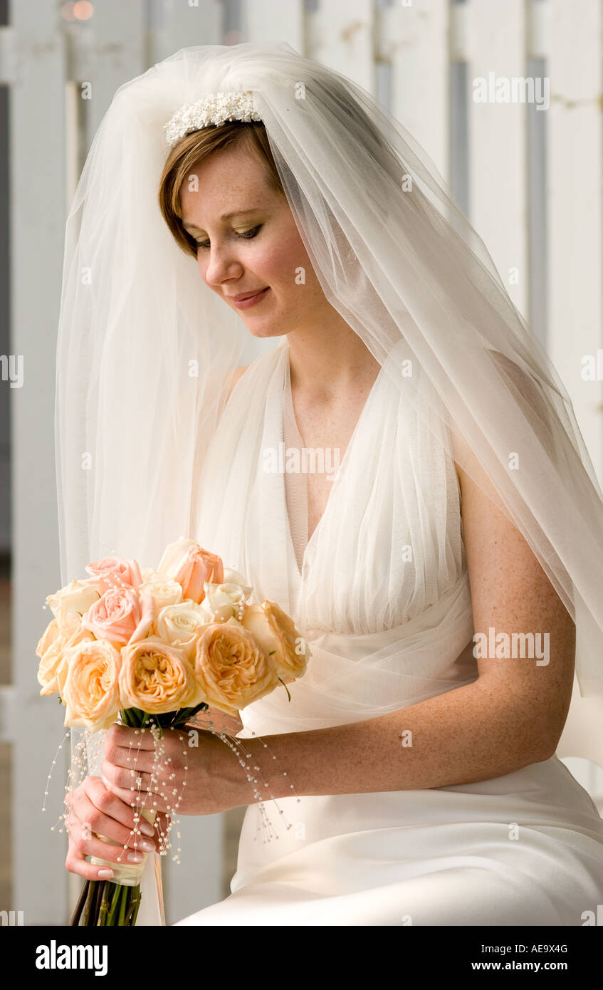 Bride holding her bouquet Stock Photo - Alamy
