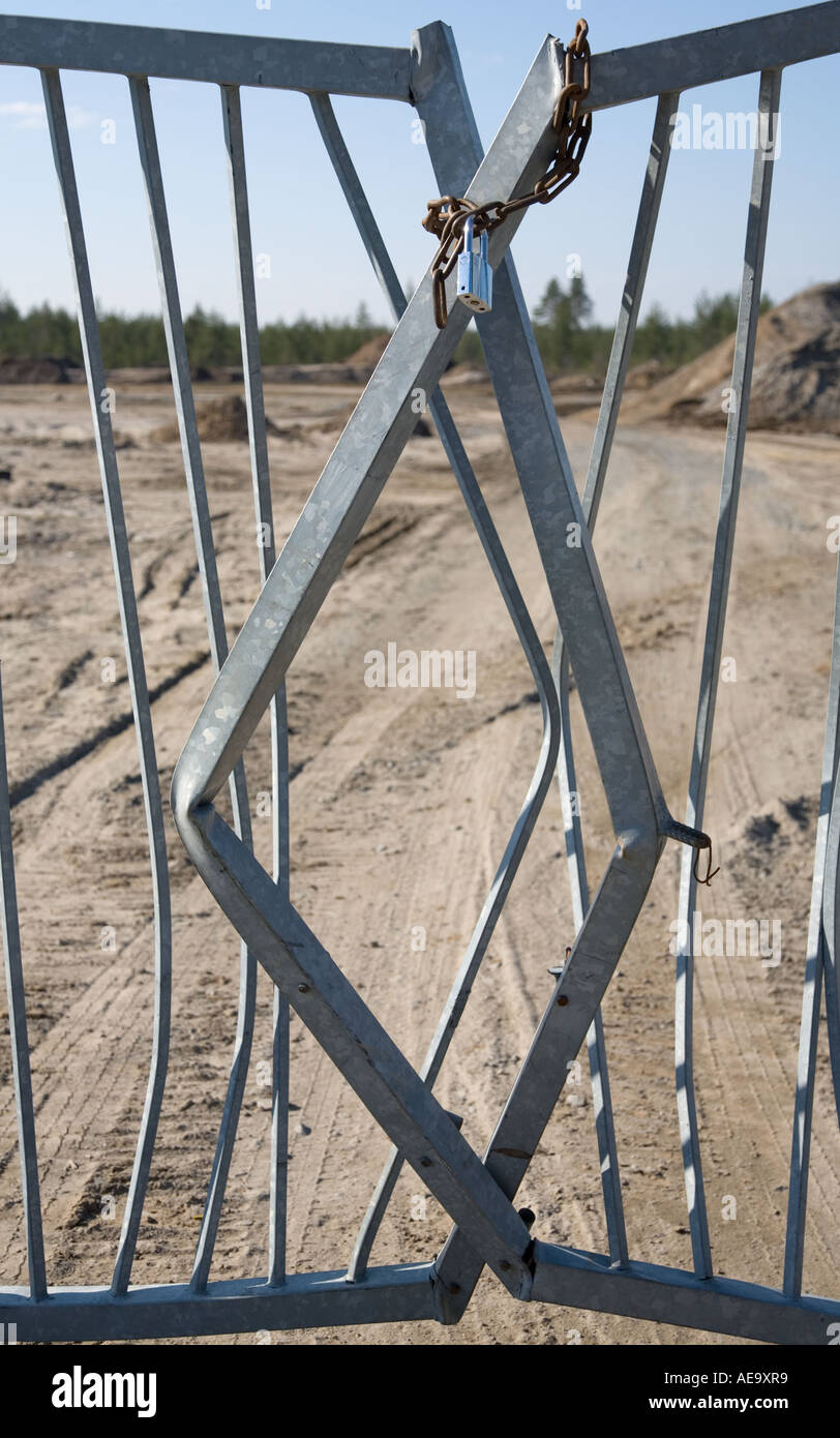 Broken metal gate hi-res stock photography and images - Alamy