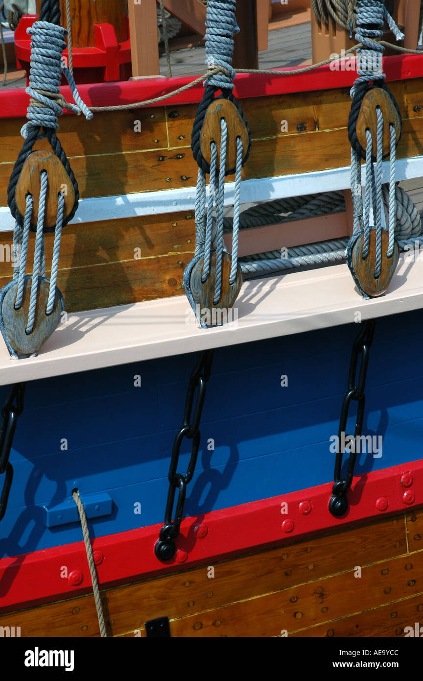 Ropes and rigging on sailing ship Stock Photo - Alamy