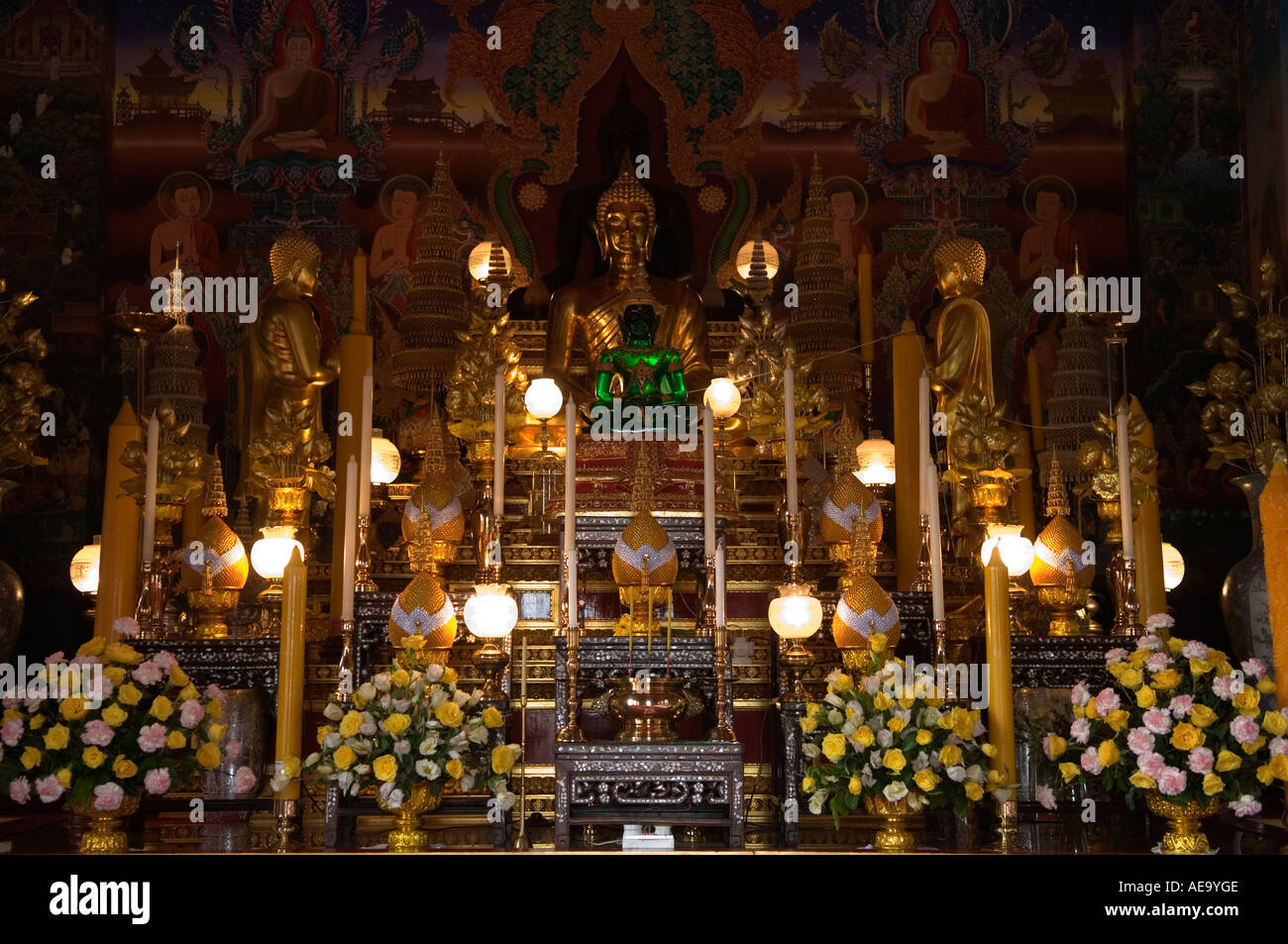 Wat buddhapadipa temple in wimbledon hi-res stock photography and ...