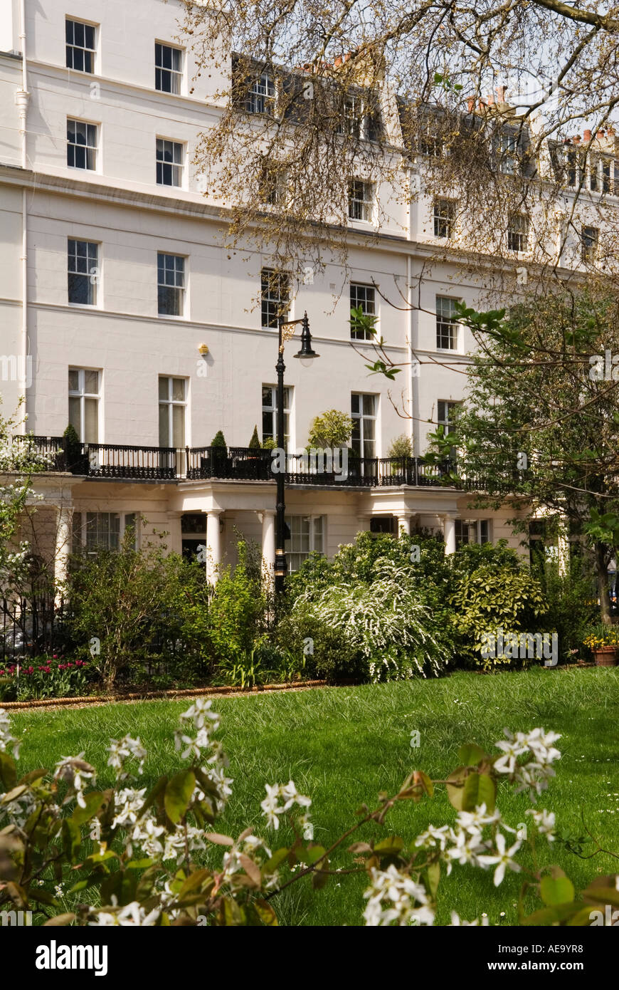 Belgravia private gardens wealth hi-res stock photography and images ...