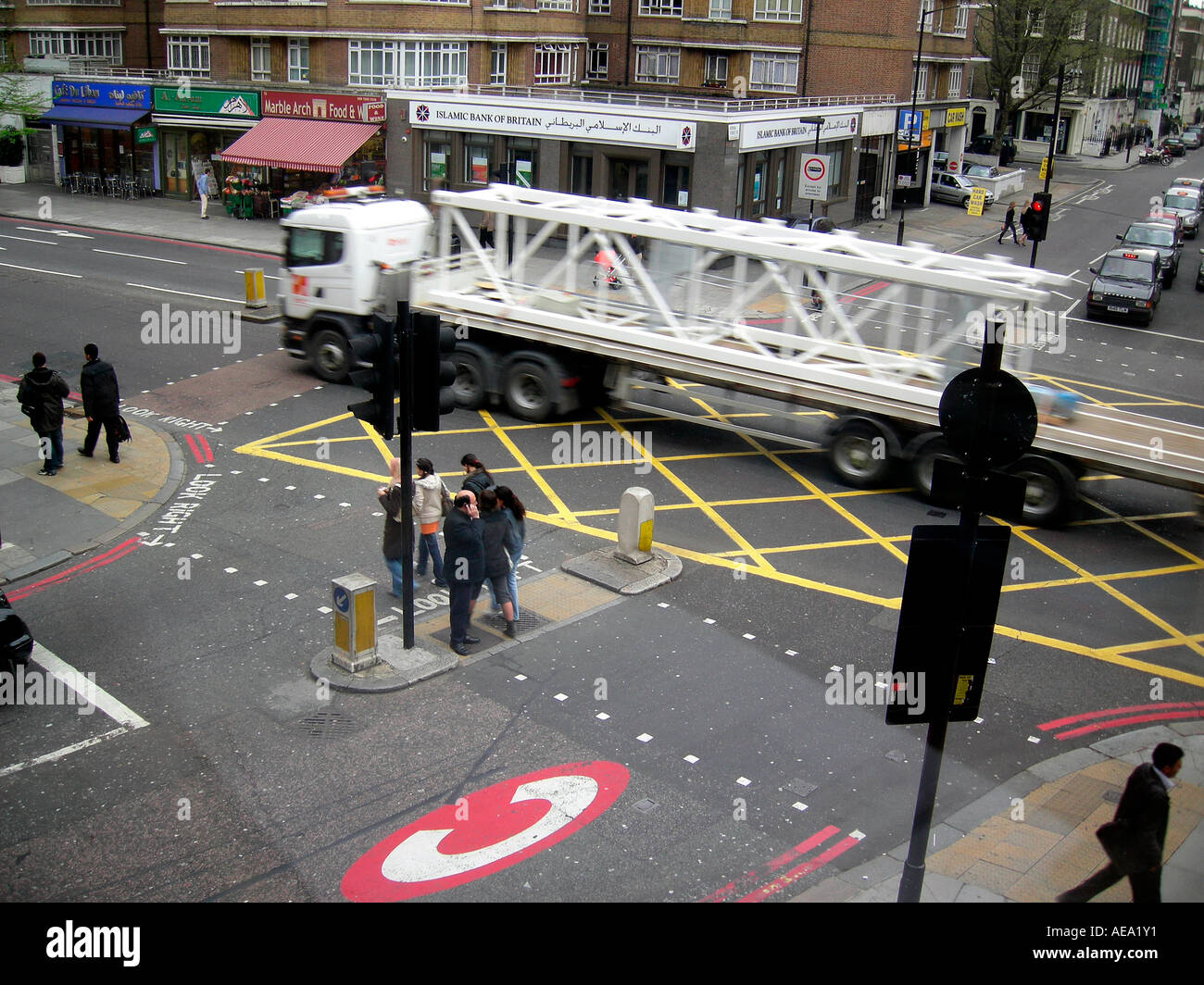 Edgware road shops hi-res stock photography and images - Alamy