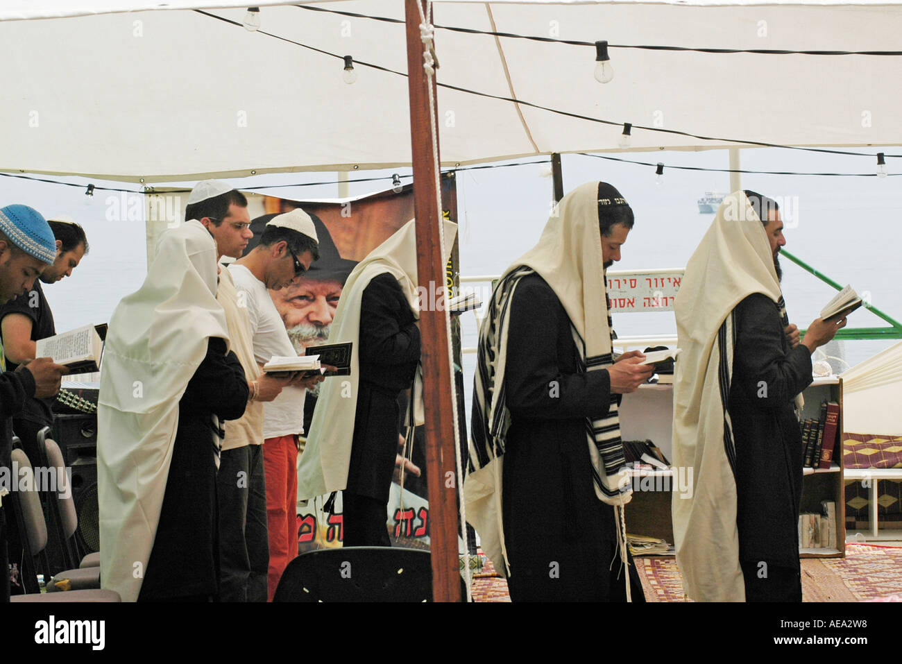 Jews at worship in a open air synagogue Israel Stock Photo - Alamy