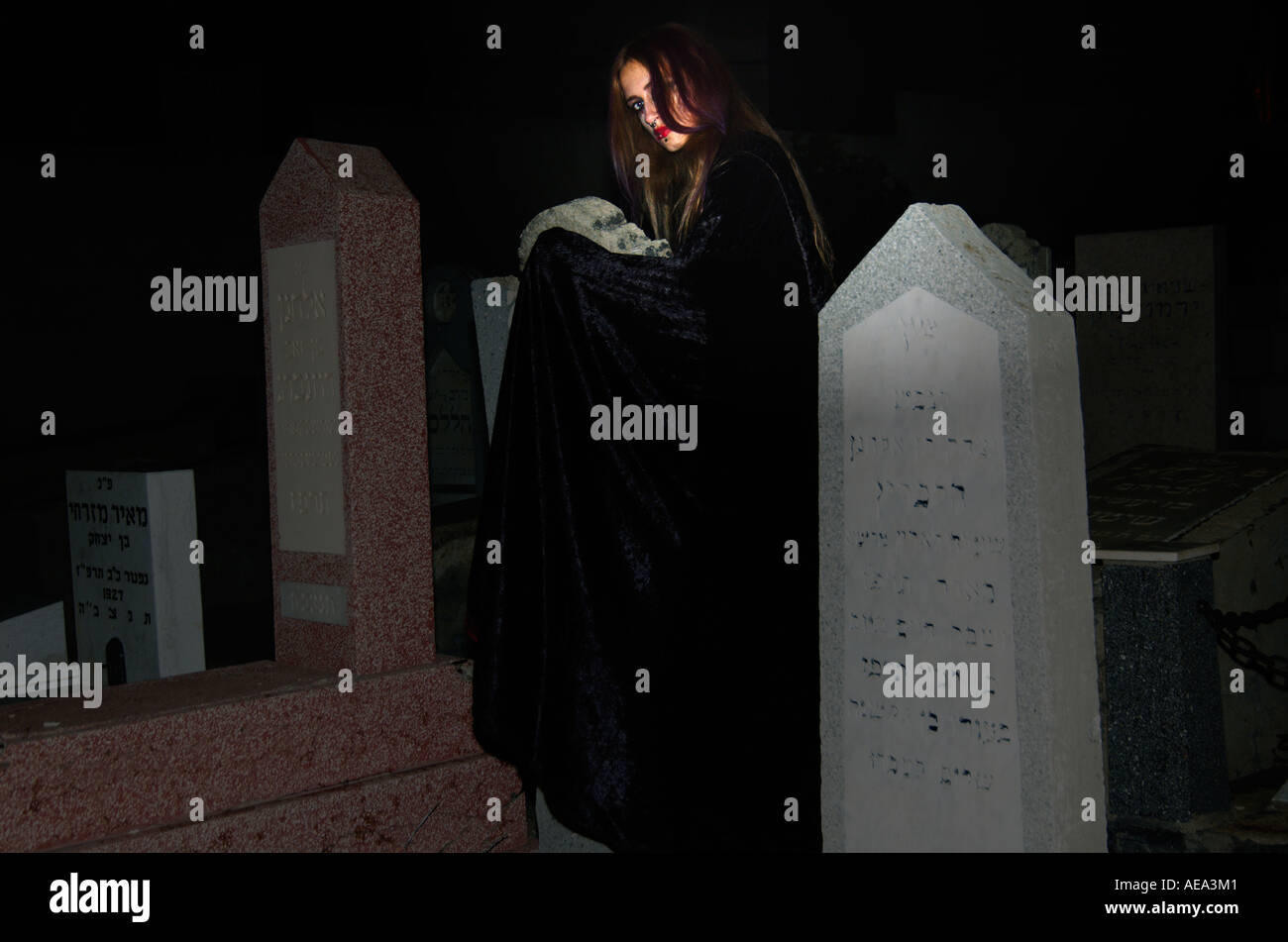 Female vampire cemetery hi-res stock photography and images - Alamy