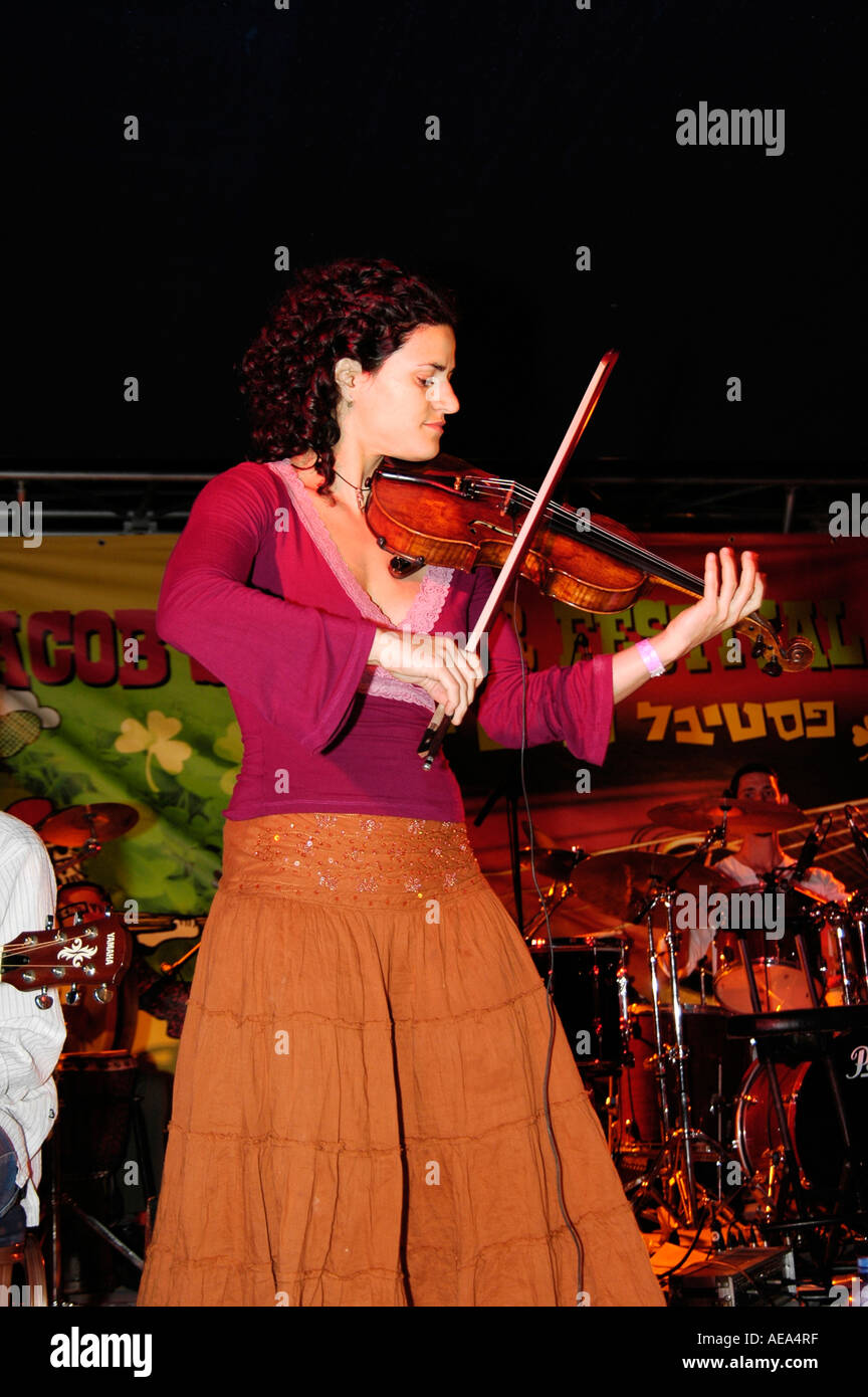 Playing the violin live on stage Stock Photo - Alamy