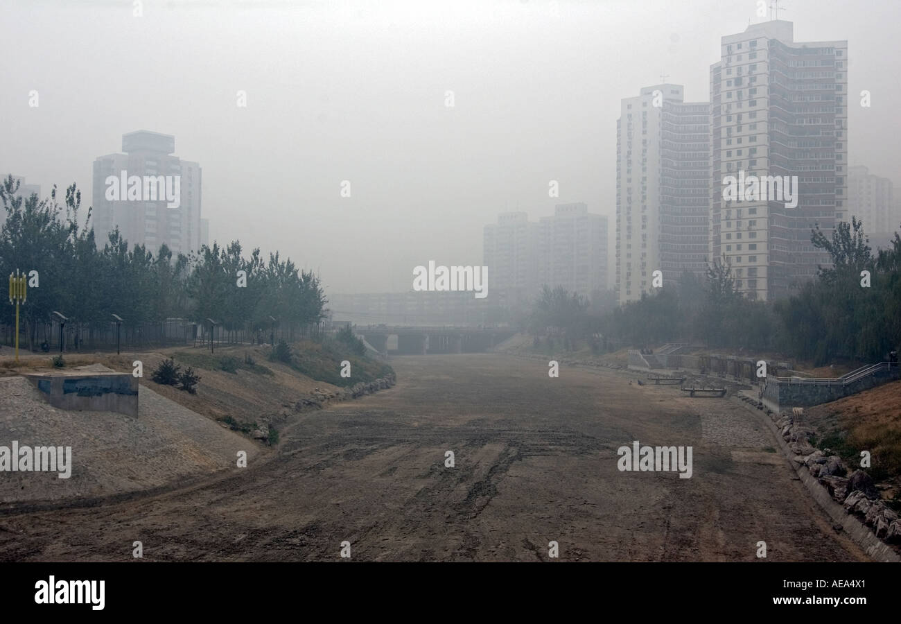 Smoggy shanghai beijing guangzhou disaster hi-res stock photography and ...