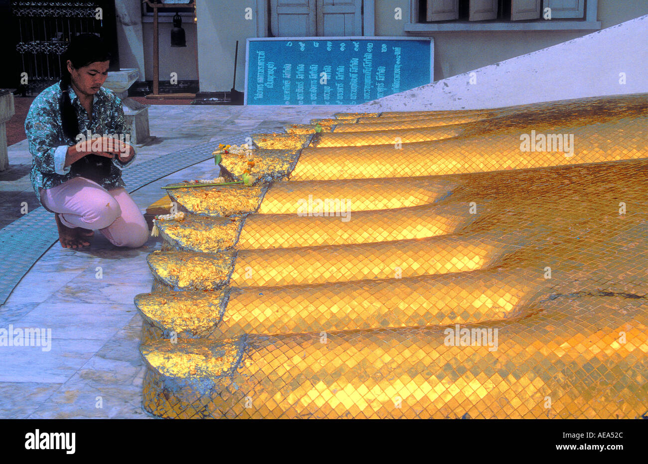 Bangkok temple praying feet hi-res stock photography and images - Alamy