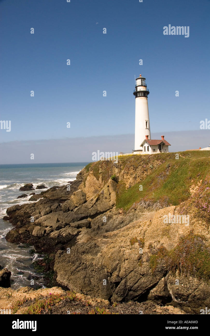 Pigeon Point Lighthouse major example of lighthouse architecture now a ...