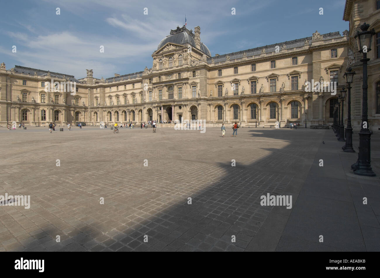 Cour Napoleon, The Louvre, Paris, France Stock Photo - Alamy