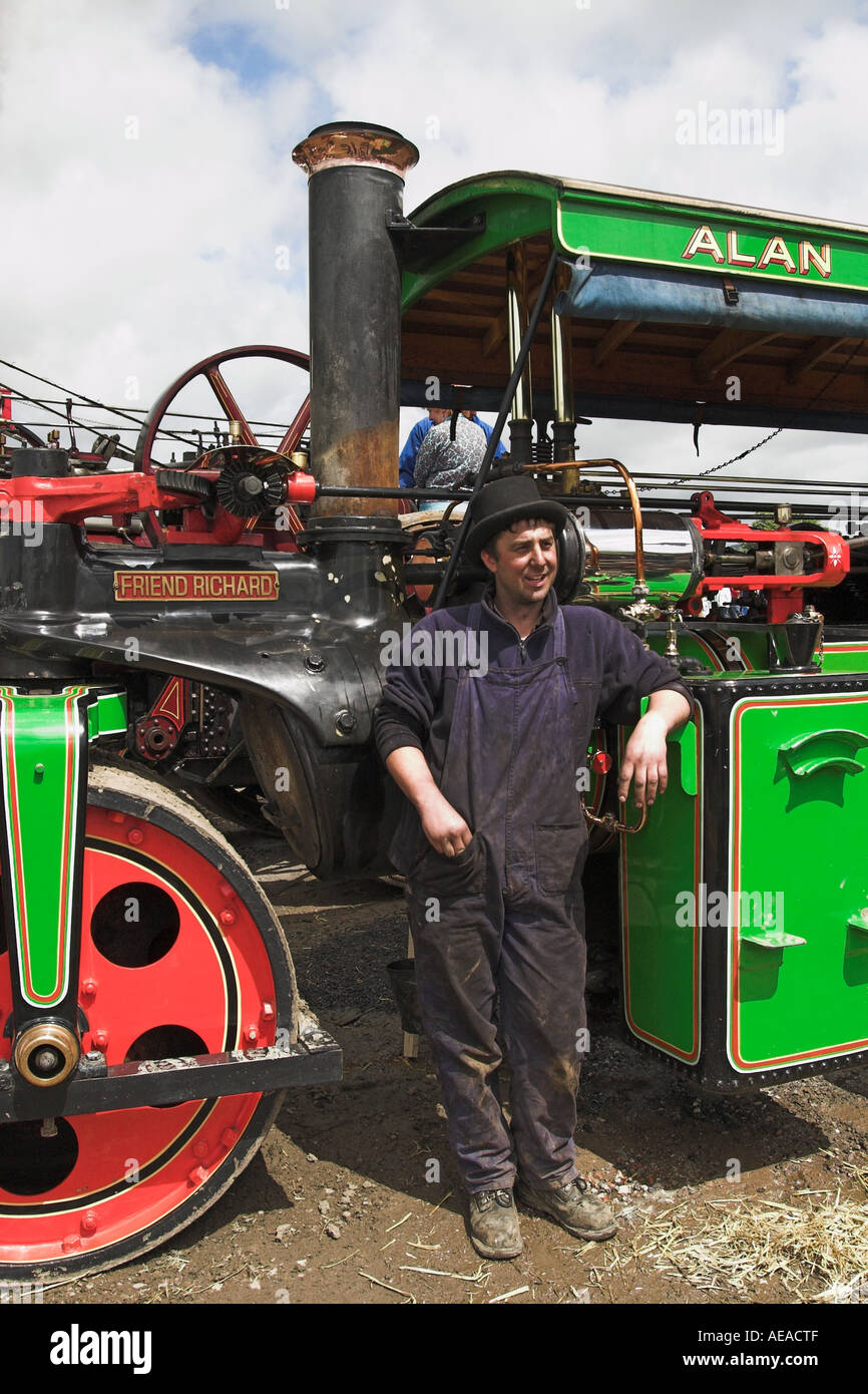 Green traction engine hi-res stock photography and images - Alamy