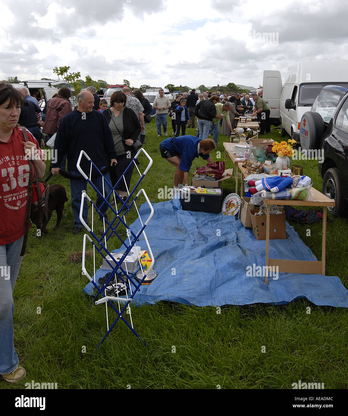 Antiques at an outdoor car boot sale hi-res stock photography and ...
