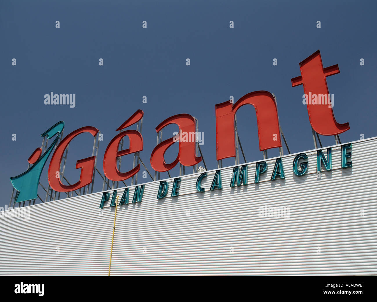 Supermarket giant hi-res stock photography and images - Alamy