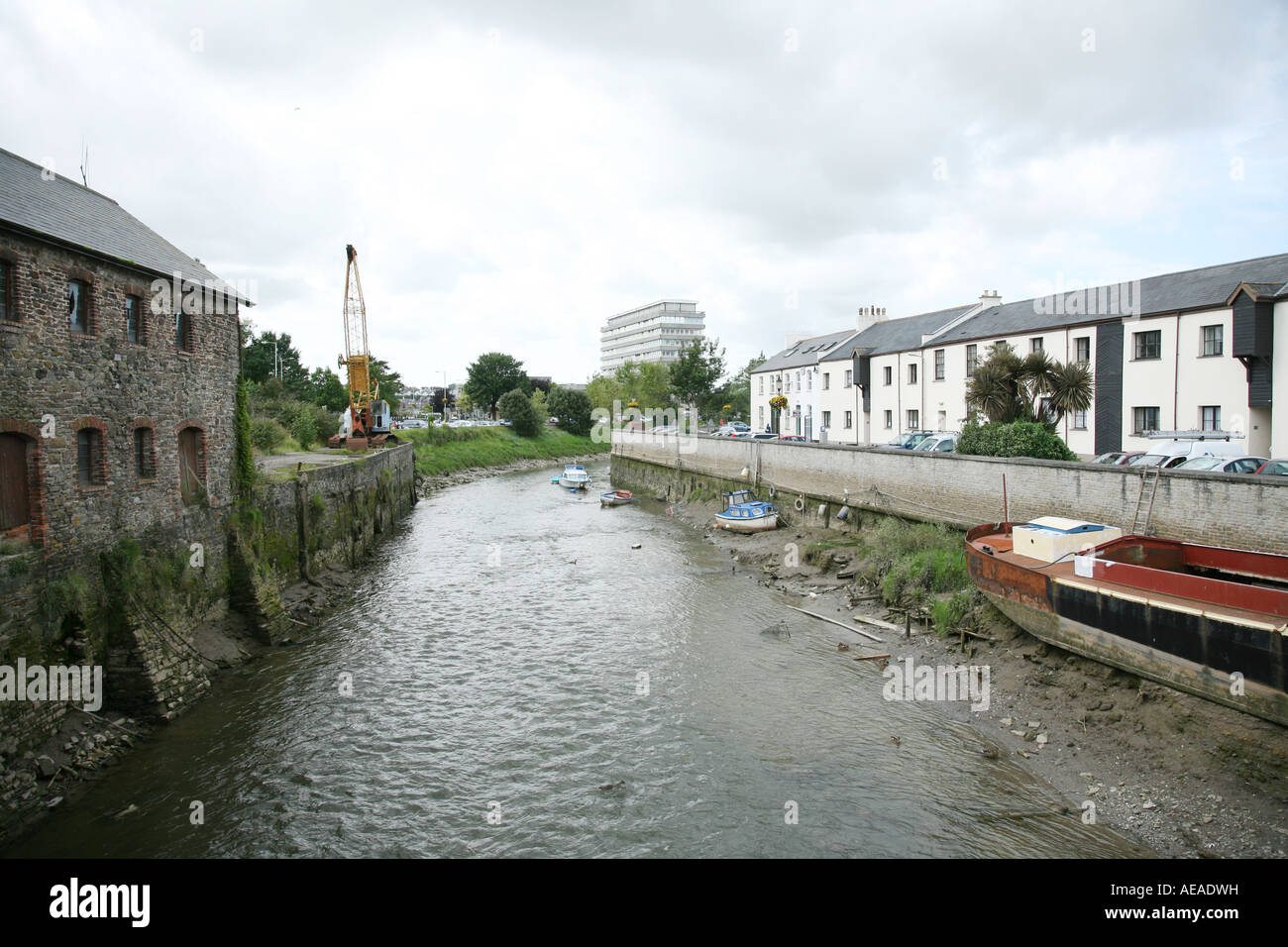 river flowing through barnstaple north devon Stock Photo - Alamy