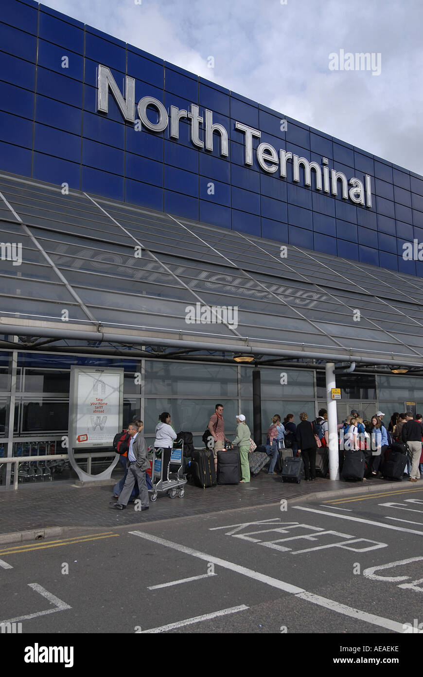Gatwick airport north terminal hi-res stock photography and images - Alamy