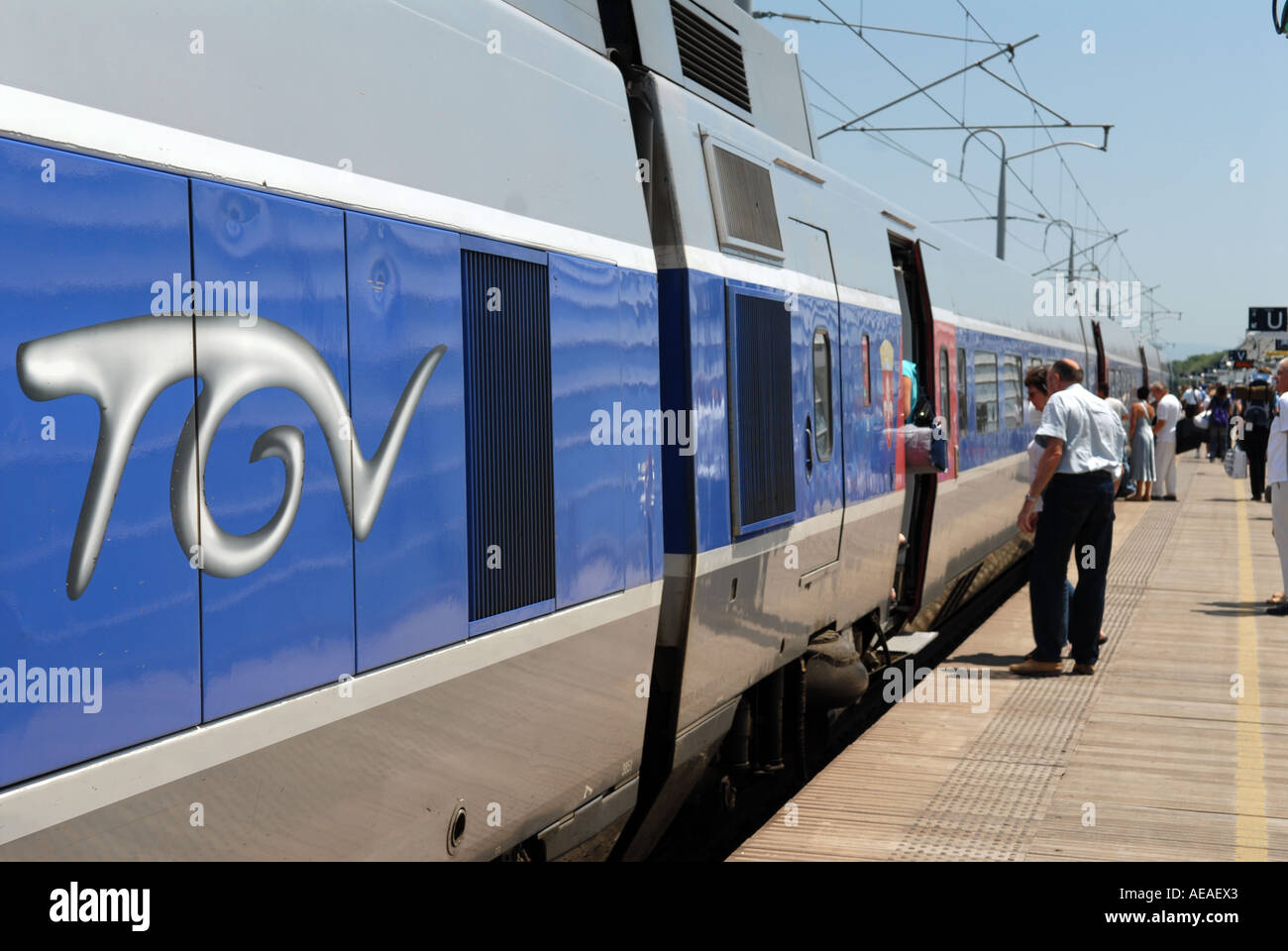Avignon station hi-res stock photography and images - Alamy