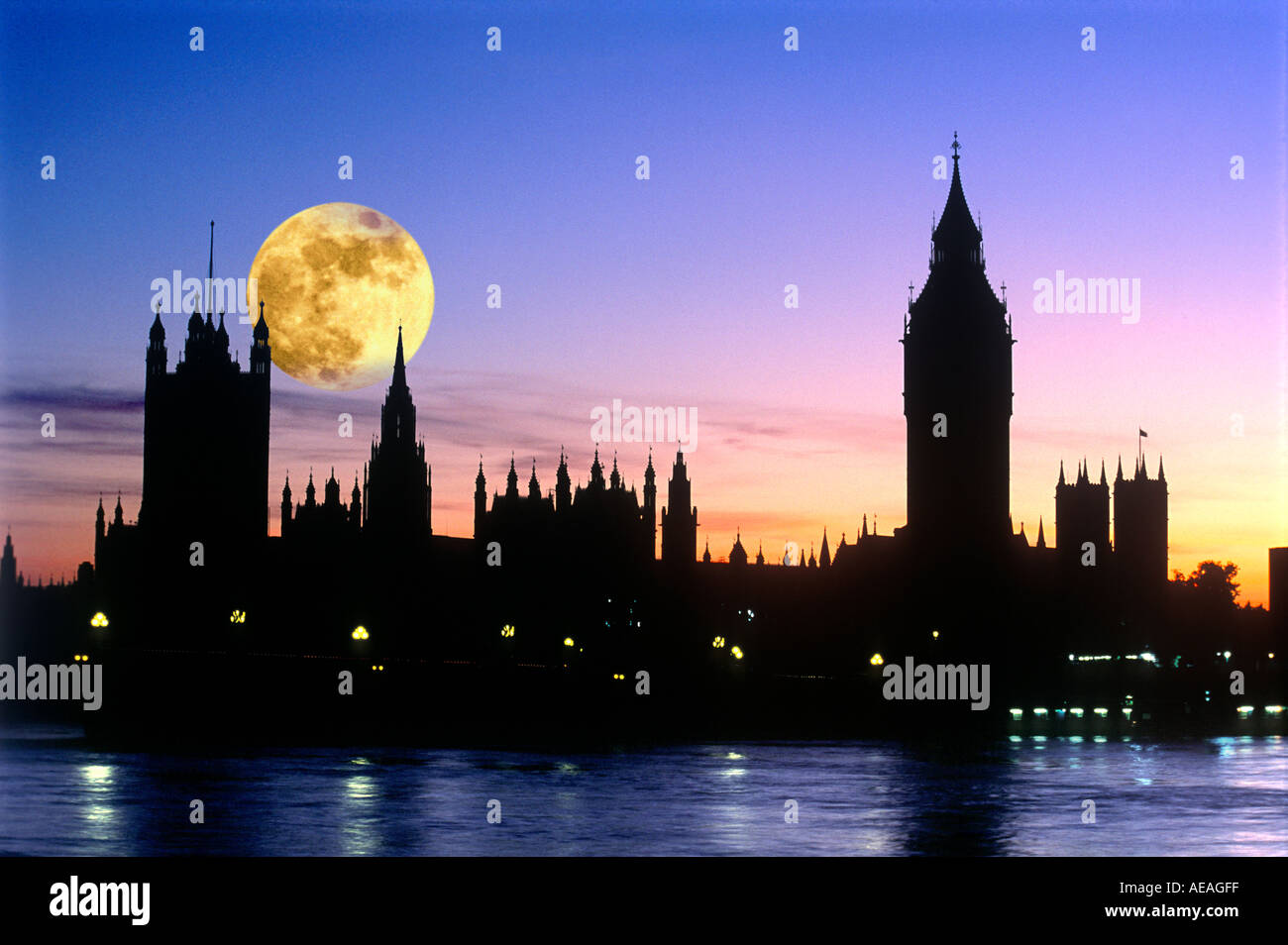 Moon light and river thames hi-res stock photography and images - Alamy