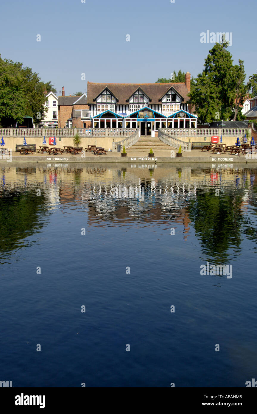 Boathouse pub Wallingford England Stock Photo - Alamy