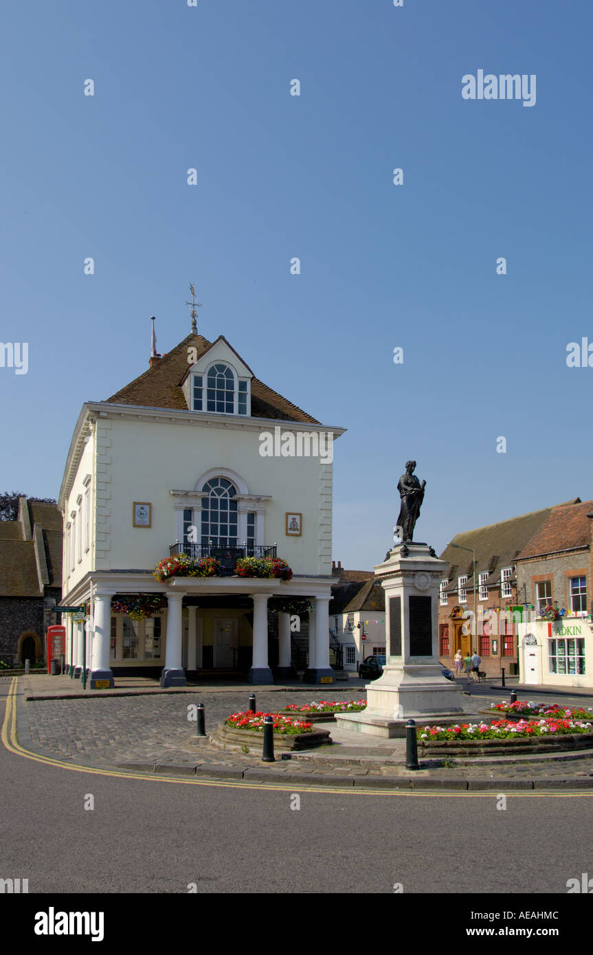Town hall and Statue Wallingford England Stock Photo - Alamy