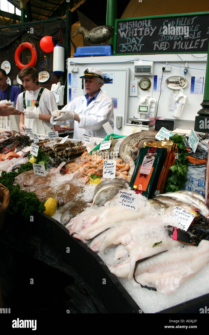 Fish vendor london hi-res stock photography and images - Alamy