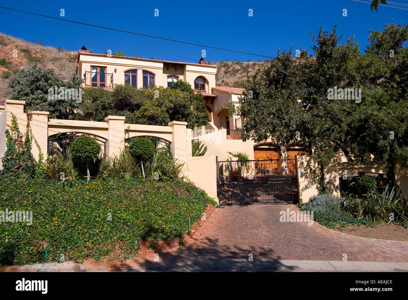 High class housing hi-res stock photography and images - Alamy