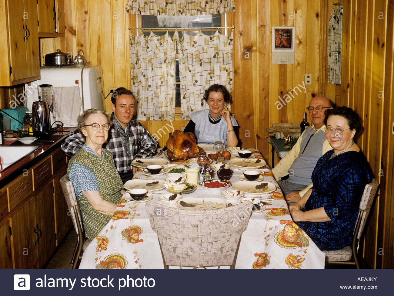 Family Dinner 1950's Stock Photos & Family Dinner 1950's Stock Images ...