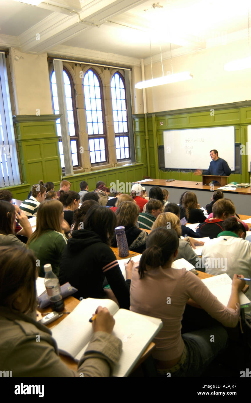 Lecturer lecturing hi-res stock photography and images - Alamy