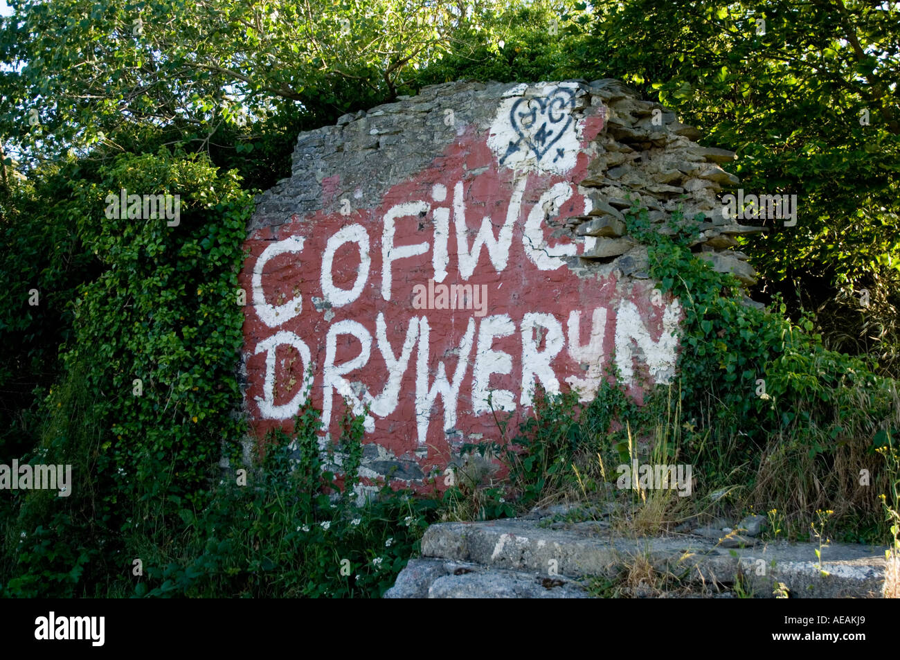 Cofiwch Dryweryn welsh language graffiti Llanrhystud ceredigion wales ...