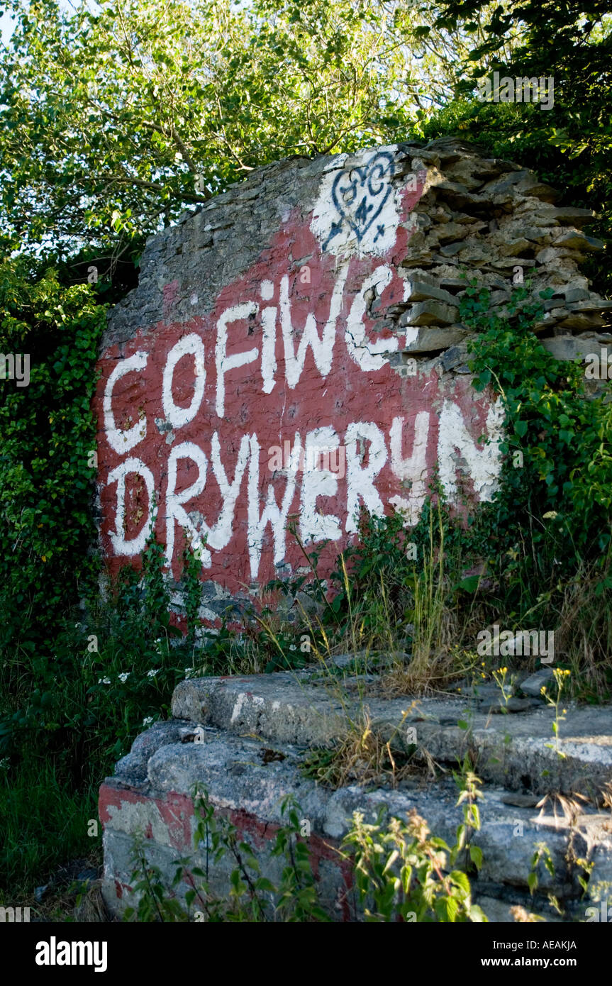 Welsh language graffiti hi-res stock photography and images - Alamy