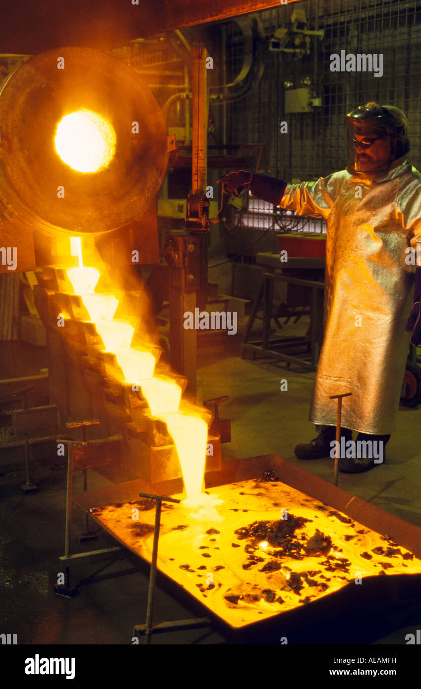 Smelting gold hi-res stock photography and images - Alamy