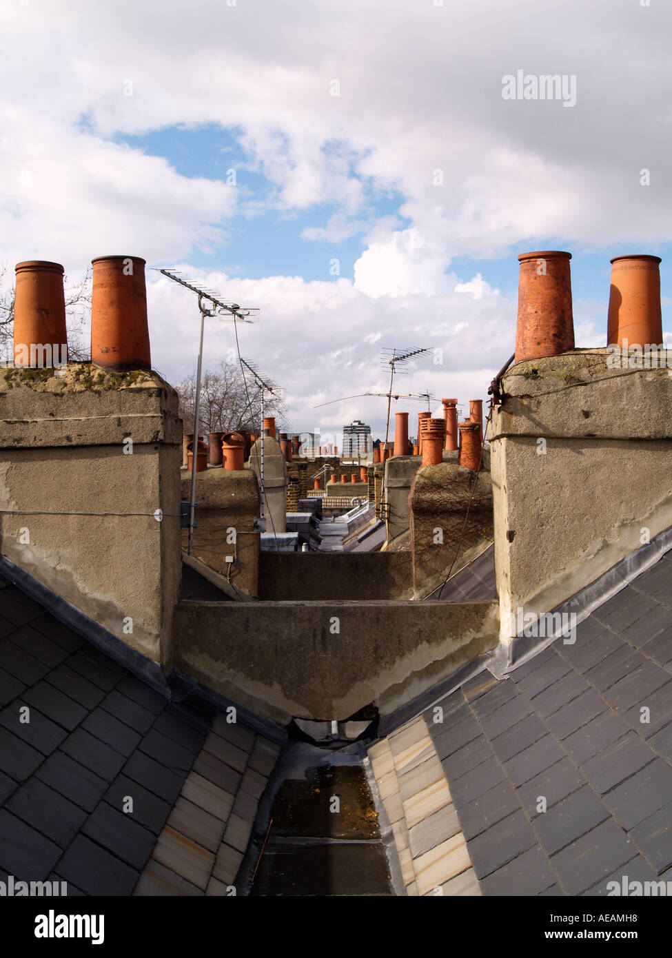 London Roof top, chimney po Stock Photo - Alamy