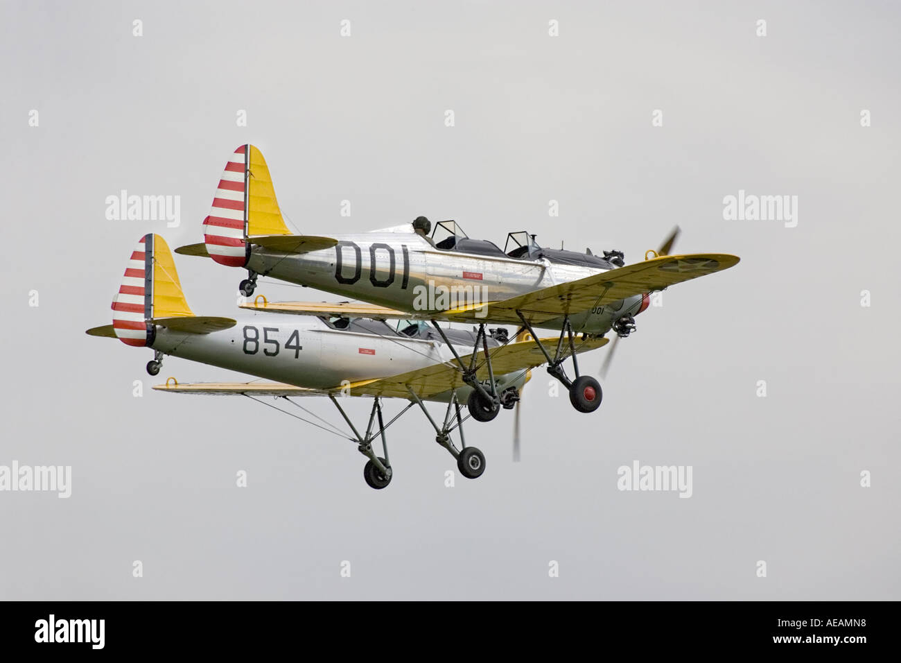 Ww2 plane formation hi-res stock photography and images - Alamy