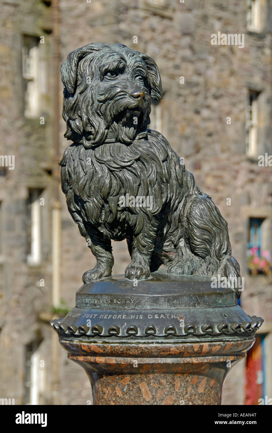 Statue of Greyfriars Bobby . Old Town , Edinburgh , Scotland , U . K ...