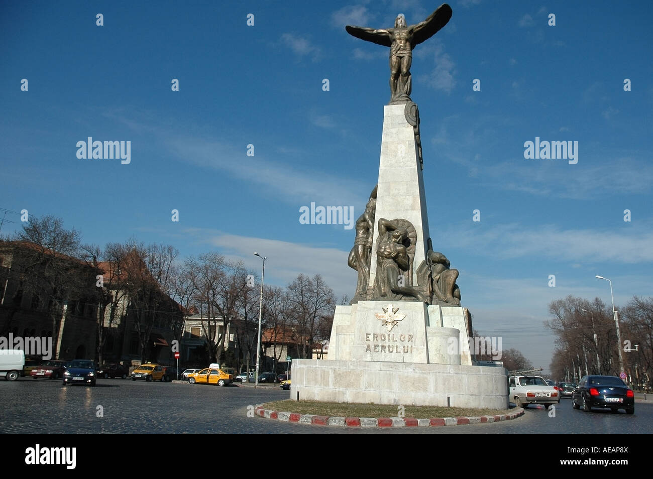 Statue Aviatorilor pilot statue Eroilor Aerului Bucharest, Romania ...
